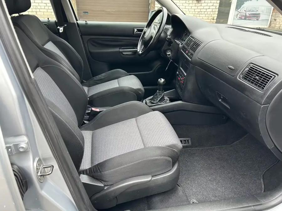 Pelēks Volkswagen Golf 2004 Limbaži, ar dzinēja tilpumu 1.60 L un nobraukumu 227 tūkst. km par 2550 €, foto 11 vietnē AUTOMOTO.COM.LV