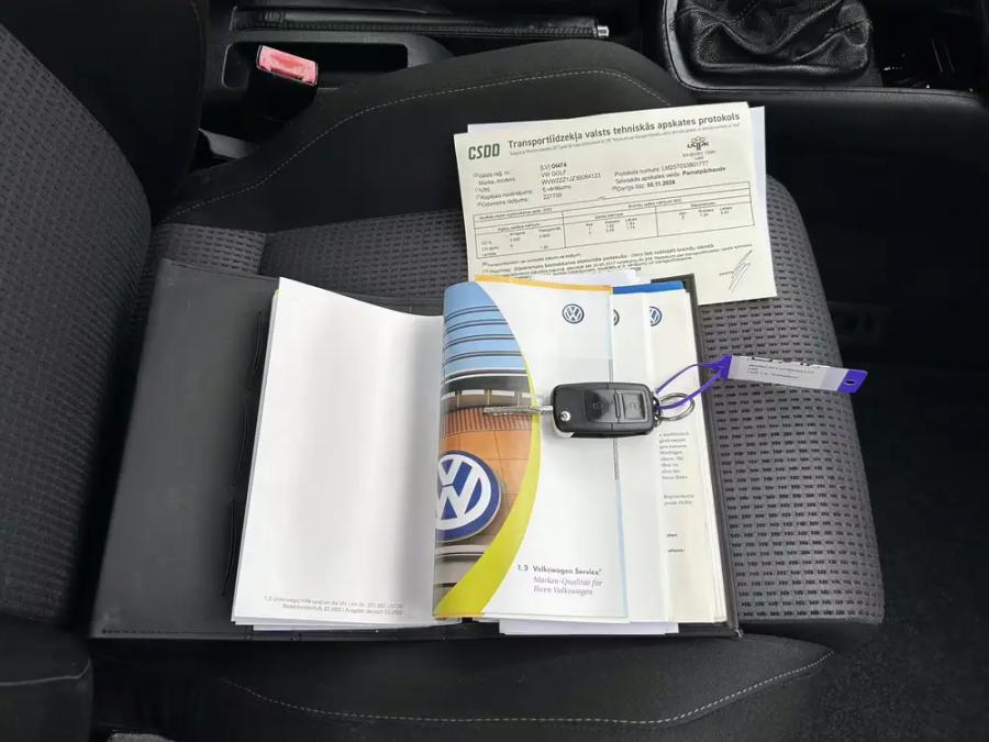 Pelēks Volkswagen Golf 2004 Limbaži, ar dzinēja tilpumu 1.60 L un nobraukumu 227 tūkst. km par 2550 €, foto 12 vietnē AUTOMOTO.COM.LV