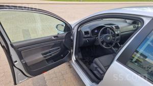 Pelēks Volkswagen Golf 2004 Rīga, ar dzinēja tilpumu 1.90 L un nobraukumu 375 tūkst. km par 1680 €, foto 6 vietnē AUTOMOTO.COM.LV