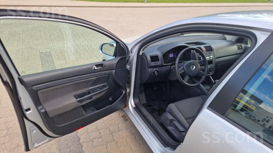 Pelēks Volkswagen Golf 2004 Rīga, ar dzinēja tilpumu 1.90 L un nobraukumu 375 tūkst. km par 1680 €, foto 6 vietnē AUTOMOTO.COM.LV