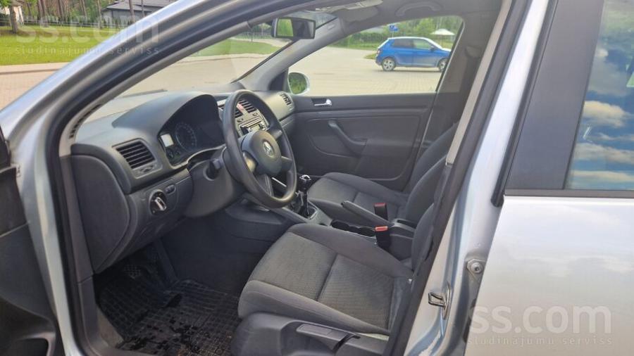 Pelēks Volkswagen Golf 2004 Rīga, ar dzinēja tilpumu 1.90 L un nobraukumu 375 tūkst. km par 1680 €, foto 7 vietnē AUTOMOTO.COM.LV