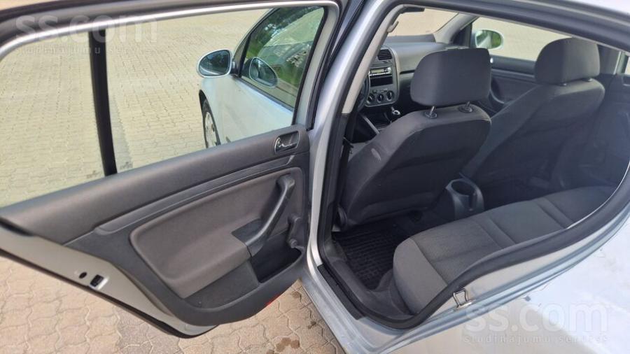 Pelēks Volkswagen Golf 2004 Rīga, ar dzinēja tilpumu 1.90 L un nobraukumu 375 tūkst. km par 1680 €, foto 10 vietnē AUTOMOTO.COM.LV