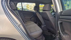 Pelēks Volkswagen Golf 2004 Rīga, ar dzinēja tilpumu 1.90 L un nobraukumu 375 tūkst. km par 1680 €, foto 13 vietnē AUTOMOTO.COM.LV
