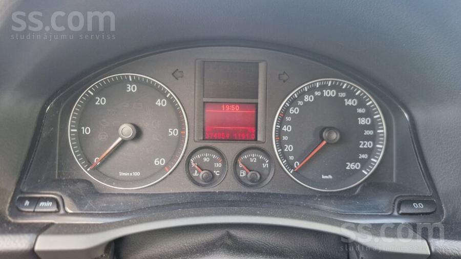 Pelēks Volkswagen Golf 2004 Rīga, ar dzinēja tilpumu 1.90 L un nobraukumu 375 tūkst. km par 1680 €, foto 17 vietnē AUTOMOTO.COM.LV