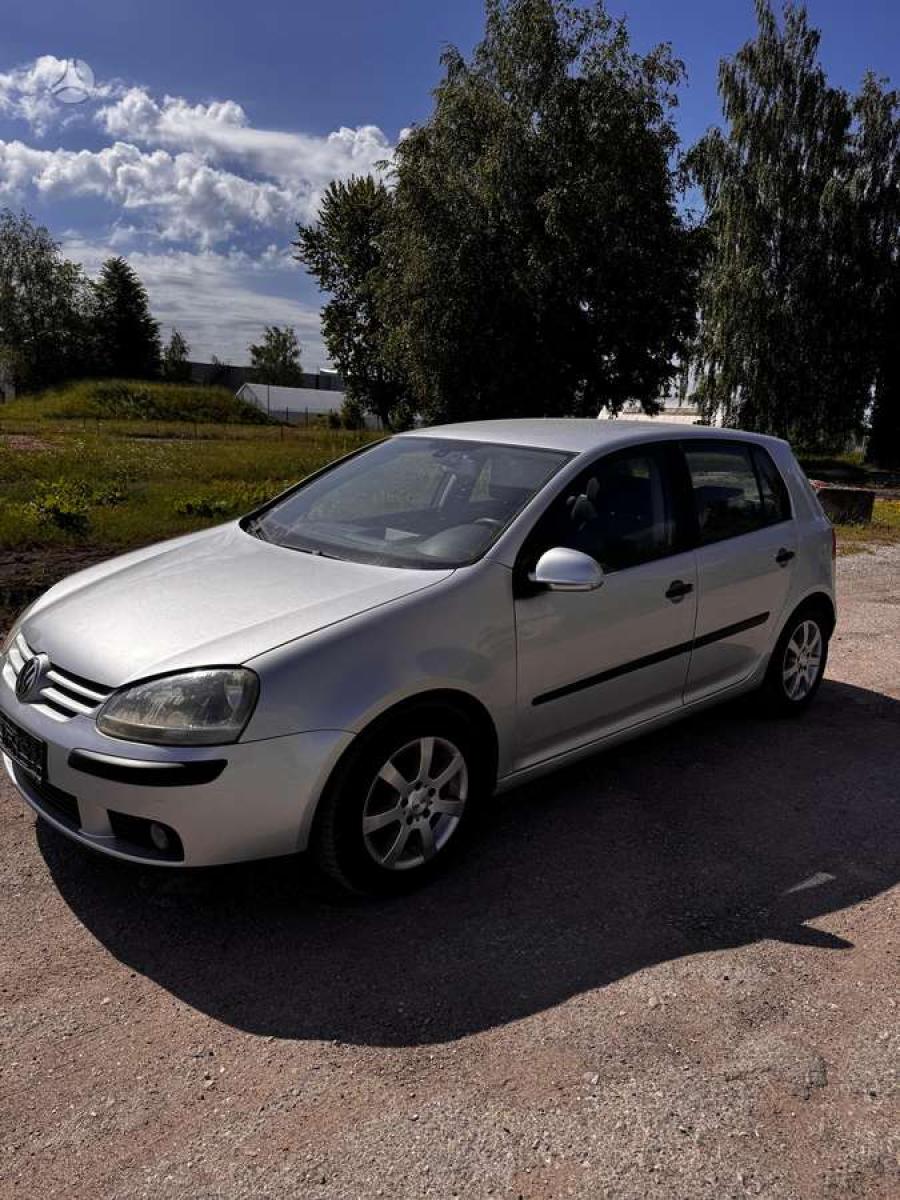 Pelēks Volkswagen Golf 2004 Vilkaviškis, ar dzinēja tilpumu 1.60 L un nobraukumu 174 tūkst. km par 1550 €, foto 1 vietnē AUTOMOTO.COM.LV