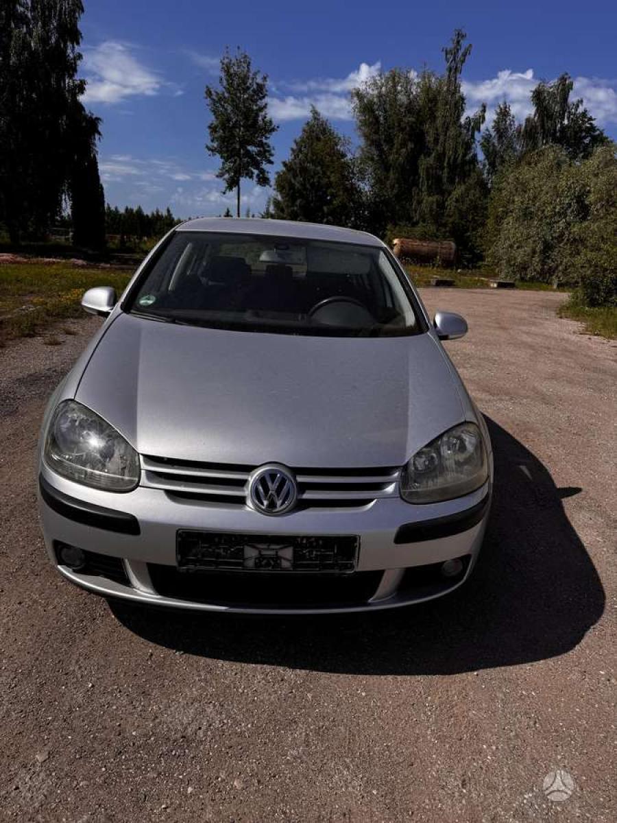 Pelēks Volkswagen Golf 2004 Vilkaviškis, ar dzinēja tilpumu 1.60 L un nobraukumu 174 tūkst. km par 1550 €, foto 3 vietnē AUTOMOTO.COM.LV
