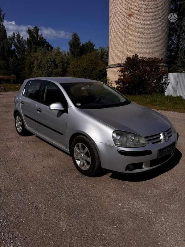 Pelēks Volkswagen Golf 2004 Vilkaviškis, ar dzinēja tilpumu 1.60 L un nobraukumu 174 tūkst. km par 1550 €, foto 3 vietnē AUTOMOTO.COM.LV