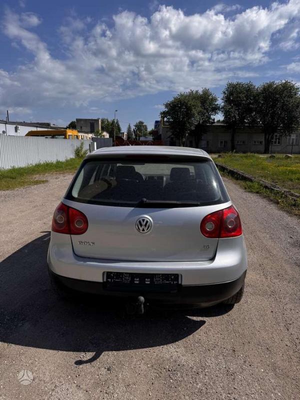 Pelēks Volkswagen Golf 2004 Vilkaviškis, ar dzinēja tilpumu 1.60 L un nobraukumu 174 tūkst. km par 1550 €, foto 5 vietnē AUTOMOTO.COM.LV