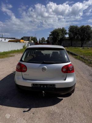 Pelēks Volkswagen Golf 2004 Vilkaviškis, ar dzinēja tilpumu 1.60 L un nobraukumu 174 tūkst. km par 1550 €, foto 6 vietnē AUTOMOTO.COM.LV