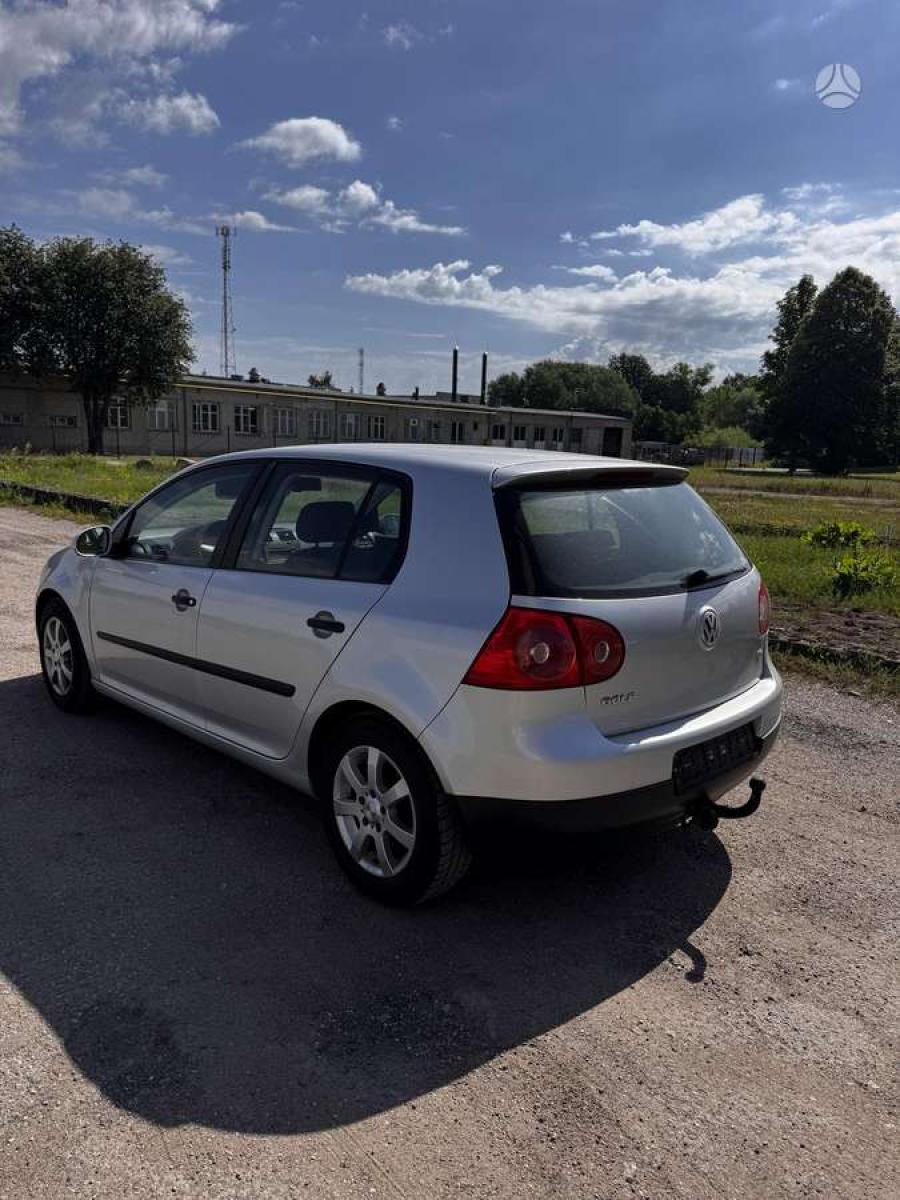 Pelēks Volkswagen Golf 2004 Vilkaviškis, ar dzinēja tilpumu 1.60 L un nobraukumu 174 tūkst. km par 1550 €, foto 7 vietnē AUTOMOTO.COM.LV