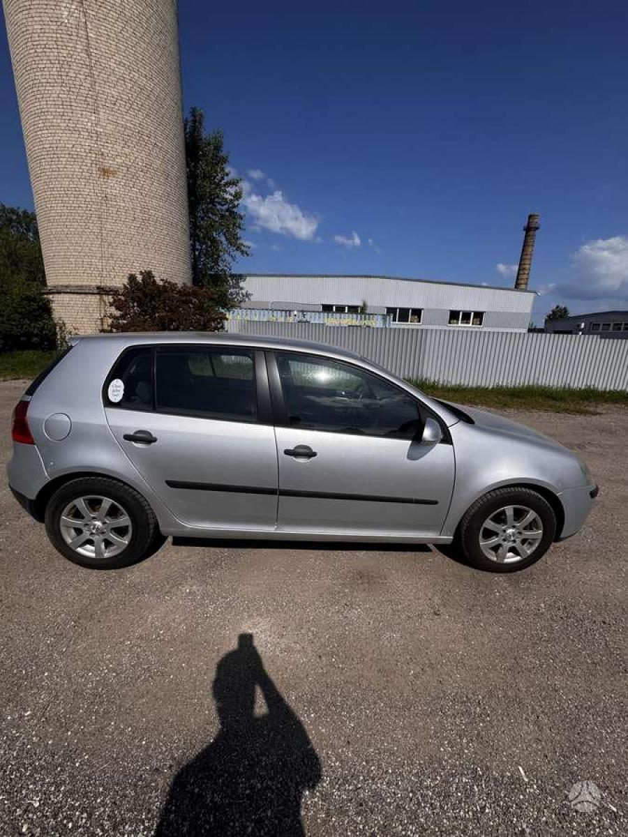 Pelēks Volkswagen Golf 2004 Vilkaviškis, ar dzinēja tilpumu 1.60 L un nobraukumu 174 tūkst. km par 1550 €, foto 9 vietnē AUTOMOTO.COM.LV
