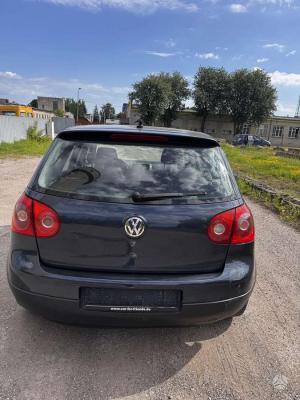 Pelēks Volkswagen Golf 2004 Vilkaviškis, ar dzinēja tilpumu 1.60 L un nobraukumu 174 tūkst. km par 1550 €, foto 24 vietnē AUTOMOTO.COM.LV