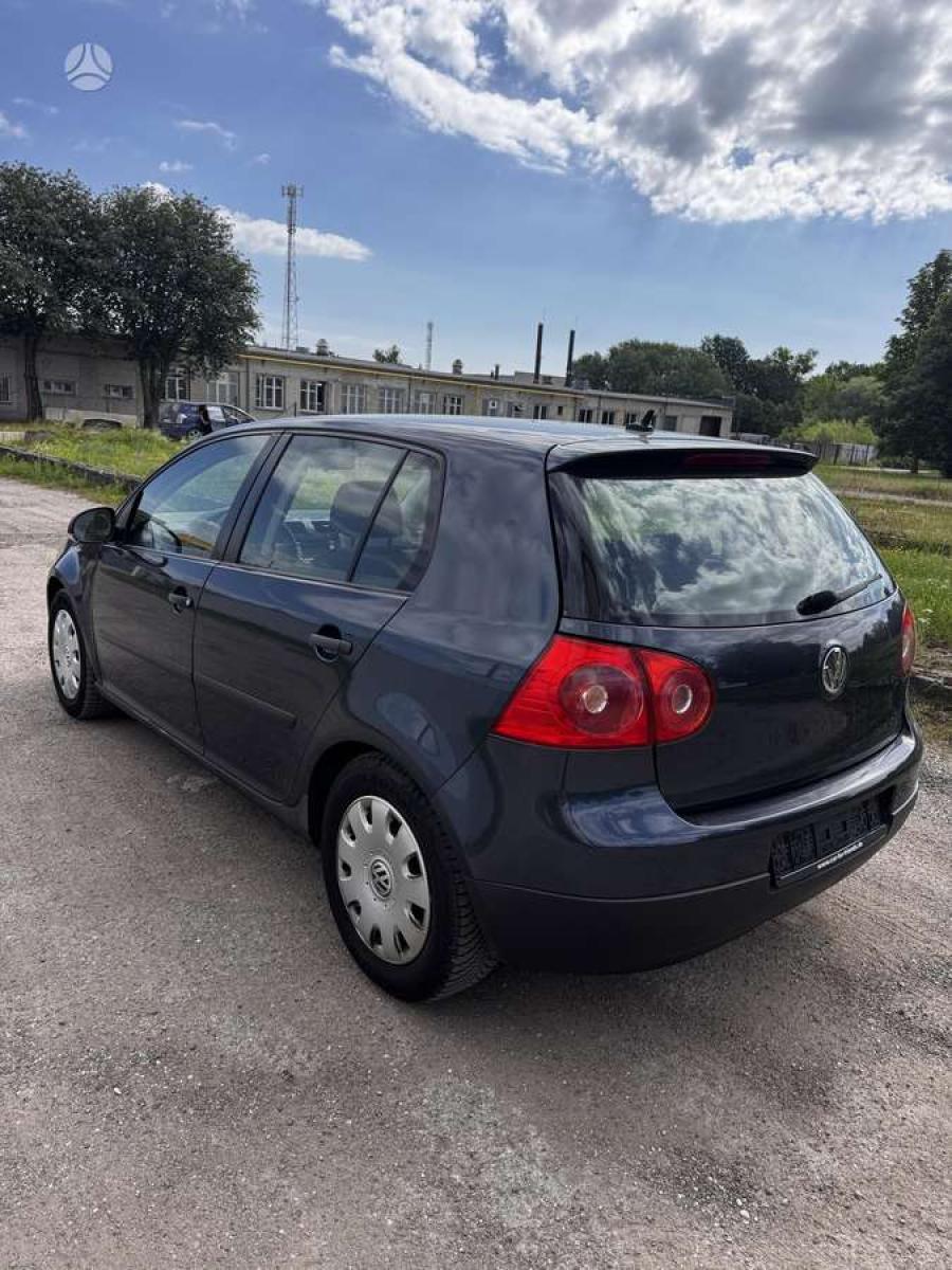 Pelēks Volkswagen Golf 2004 Vilkaviškis, ar dzinēja tilpumu 1.60 L un nobraukumu 174 tūkst. km par 1550 €, foto 25 vietnē AUTOMOTO.COM.LV