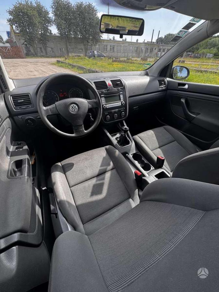 Pelēks Volkswagen Golf 2004 Vilkaviškis, ar dzinēja tilpumu 1.60 L un nobraukumu 174 tūkst. km par 1550 €, foto 27 vietnē AUTOMOTO.COM.LV
