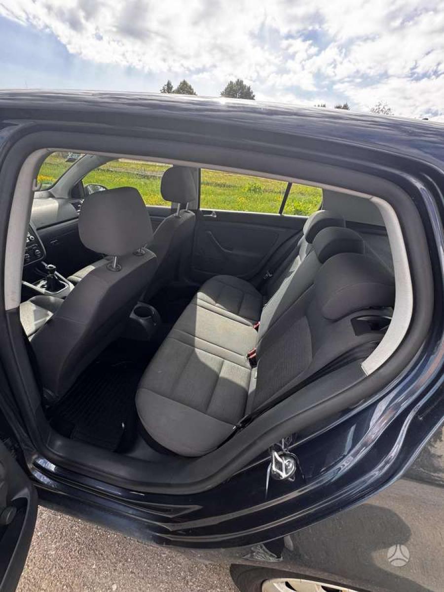 Pelēks Volkswagen Golf 2004 Vilkaviškis, ar dzinēja tilpumu 1.60 L un nobraukumu 174 tūkst. km par 1550 €, foto 28 vietnē AUTOMOTO.COM.LV