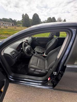 Pelēks Volkswagen Golf 2004 Vilkaviškis, ar dzinēja tilpumu 1.60 L un nobraukumu 174 tūkst. km par 1550 €, foto 30 vietnē AUTOMOTO.COM.LV