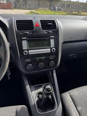 Pelēks Volkswagen Golf 2004 Vilkaviškis, ar dzinēja tilpumu 1.60 L un nobraukumu 174 tūkst. km par 1550 €, foto 32 vietnē AUTOMOTO.COM.LV
