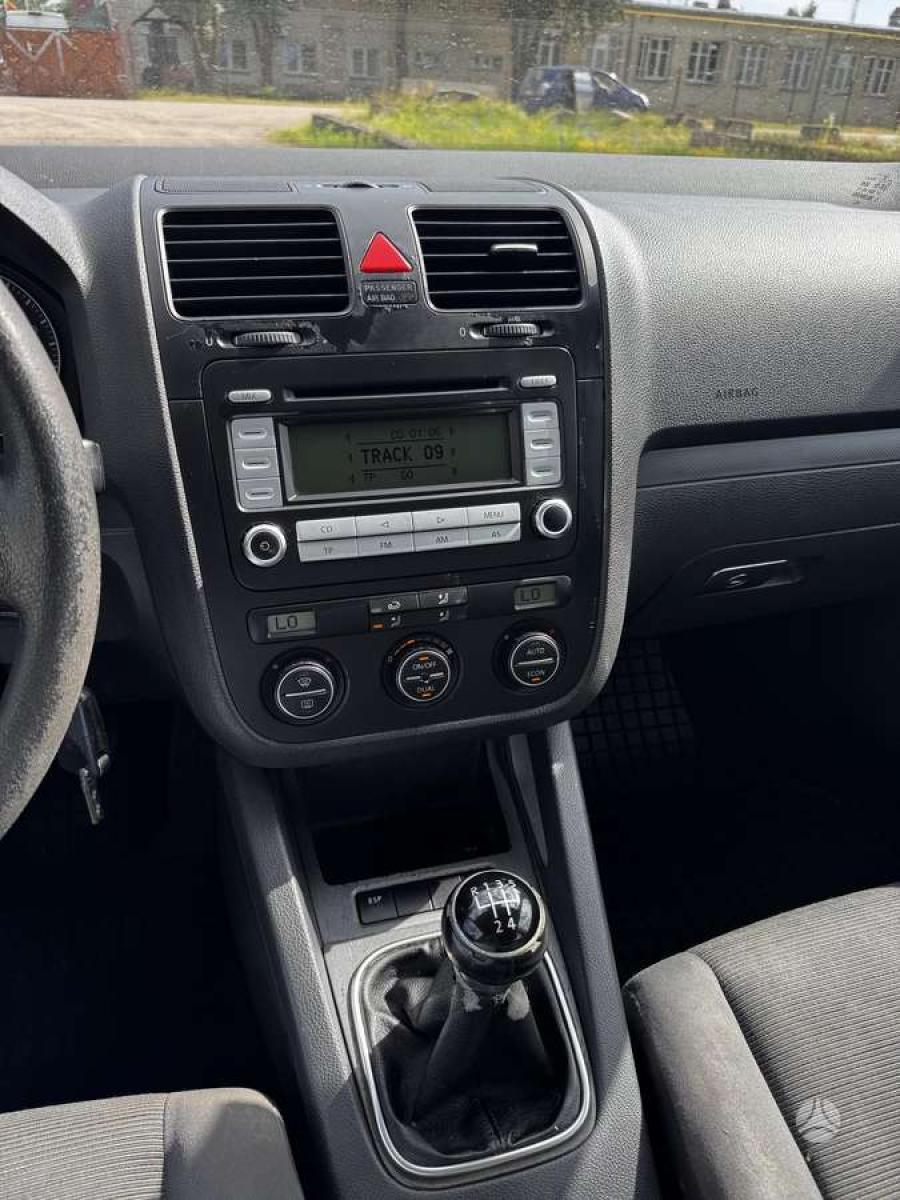Pelēks Volkswagen Golf 2004 Vilkaviškis, ar dzinēja tilpumu 1.60 L un nobraukumu 174 tūkst. km par 1550 €, foto 32 vietnē AUTOMOTO.COM.LV