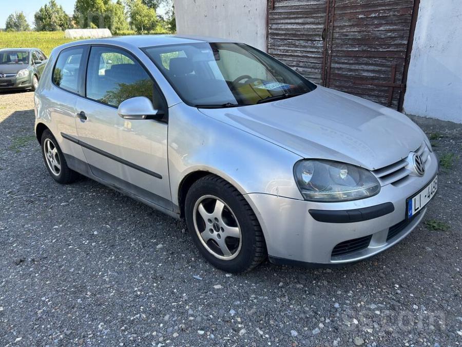 Grey Volkswagen Golf 2004 in Limbazi, with an engine capacity of 1.90 L and mileage of 301 thousand km for 850 €, photo 4 on AUTOMOTO.COM.LV
