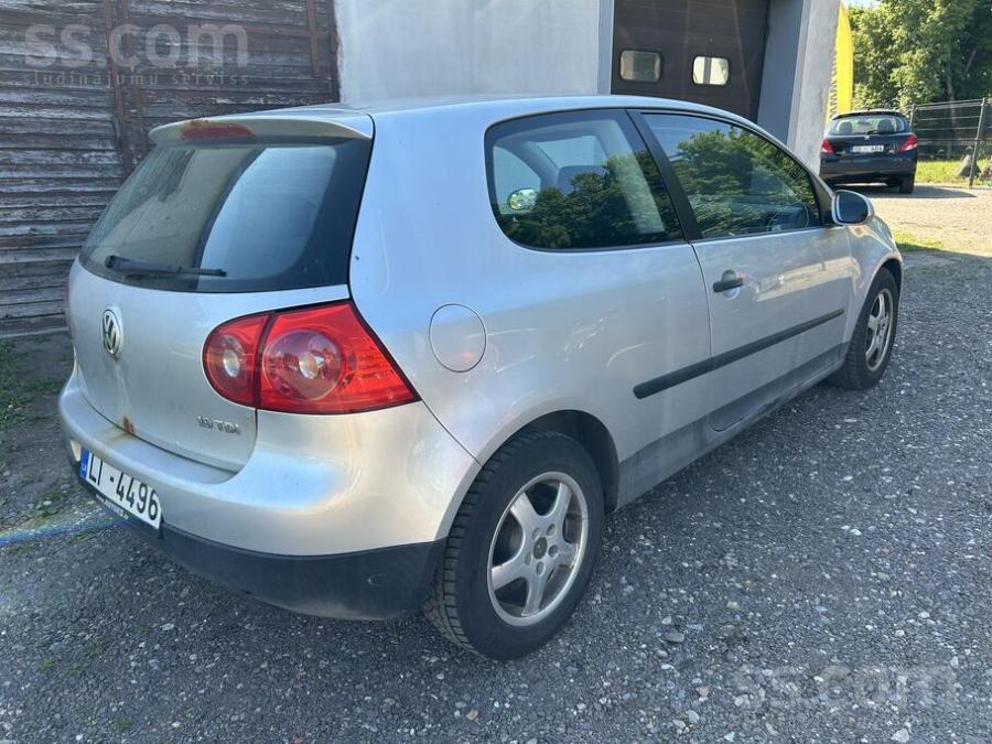 Grey Volkswagen Golf 2004 in Limbazi, with an engine capacity of 1.90 L and mileage of 301 thousand km for 850 €, photo 5 on AUTOMOTO.COM.LV