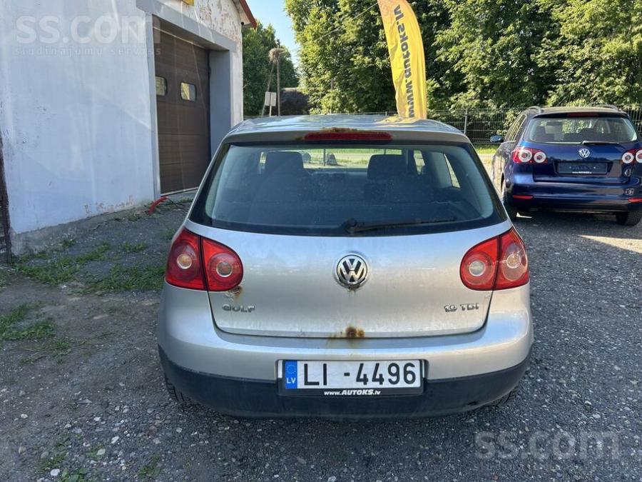 Grey Volkswagen Golf 2004 in Limbazi, with an engine capacity of 1.90 L and mileage of 301 thousand km for 850 €, photo 6 on AUTOMOTO.COM.LV