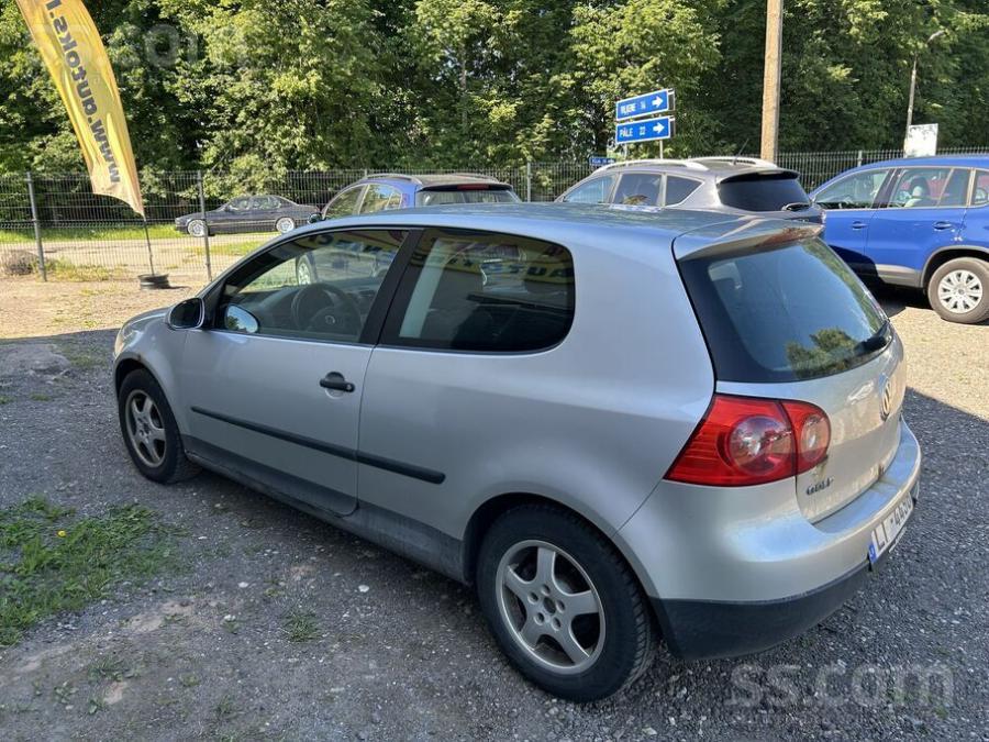 Grey Volkswagen Golf 2004 in Limbazi, with an engine capacity of 1.90 L and mileage of 301 thousand km for 850 €, photo 7 on AUTOMOTO.COM.LV