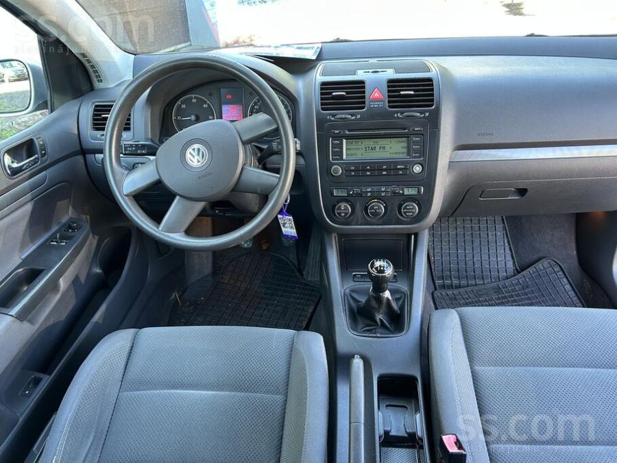 Grey Volkswagen Golf 2004 in Limbazi, with an engine capacity of 1.90 L and mileage of 301 thousand km for 850 €, photo 9 on AUTOMOTO.COM.LV