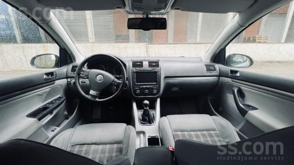Pelēks Volkswagen Golf 2004 Rīga, ar dzinēja tilpumu 1.40 L un nobraukumu 380 tūkst. km par 1700 €, foto 4 vietnē AUTOMOTO.COM.LV