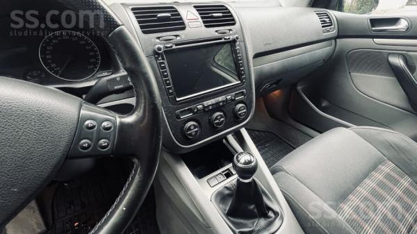 Pelēks Volkswagen Golf 2004 Rīga, ar dzinēja tilpumu 1.40 L un nobraukumu 380 tūkst. km par 1700 €, foto 5 vietnē AUTOMOTO.COM.LV