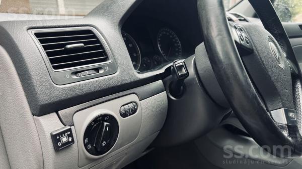 Pelēks Volkswagen Golf 2004 Rīga, ar dzinēja tilpumu 1.40 L un nobraukumu 380 tūkst. km par 1700 €, foto 8 vietnē AUTOMOTO.COM.LV