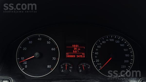 Pelēks Volkswagen Golf 2004 Rīga, ar dzinēja tilpumu 1.40 L un nobraukumu 380 tūkst. km par 1700 €, foto 9 vietnē AUTOMOTO.COM.LV