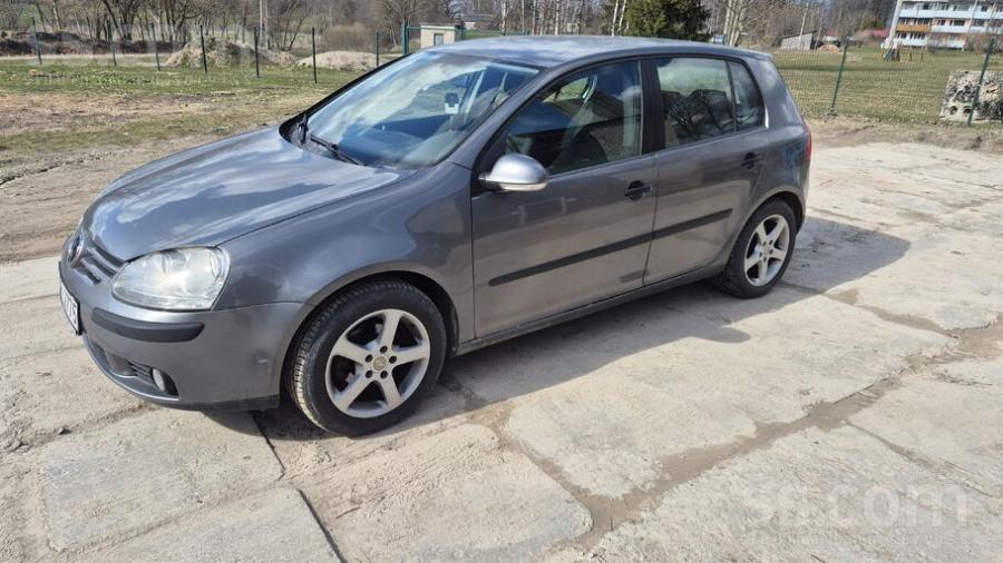 Pelēks Volkswagen Golf 2004 Jelgava, ar dzinēja tilpumu 1.60 L un nobraukumu 313 tūkst. km par 1400 €, foto 3 vietnē AUTOMOTO.COM.LV