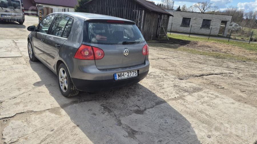 Pelēks Volkswagen Golf 2004 Jelgava, ar dzinēja tilpumu 1.60 L un nobraukumu 313 tūkst. km par 1400 €, foto 5 vietnē AUTOMOTO.COM.LV