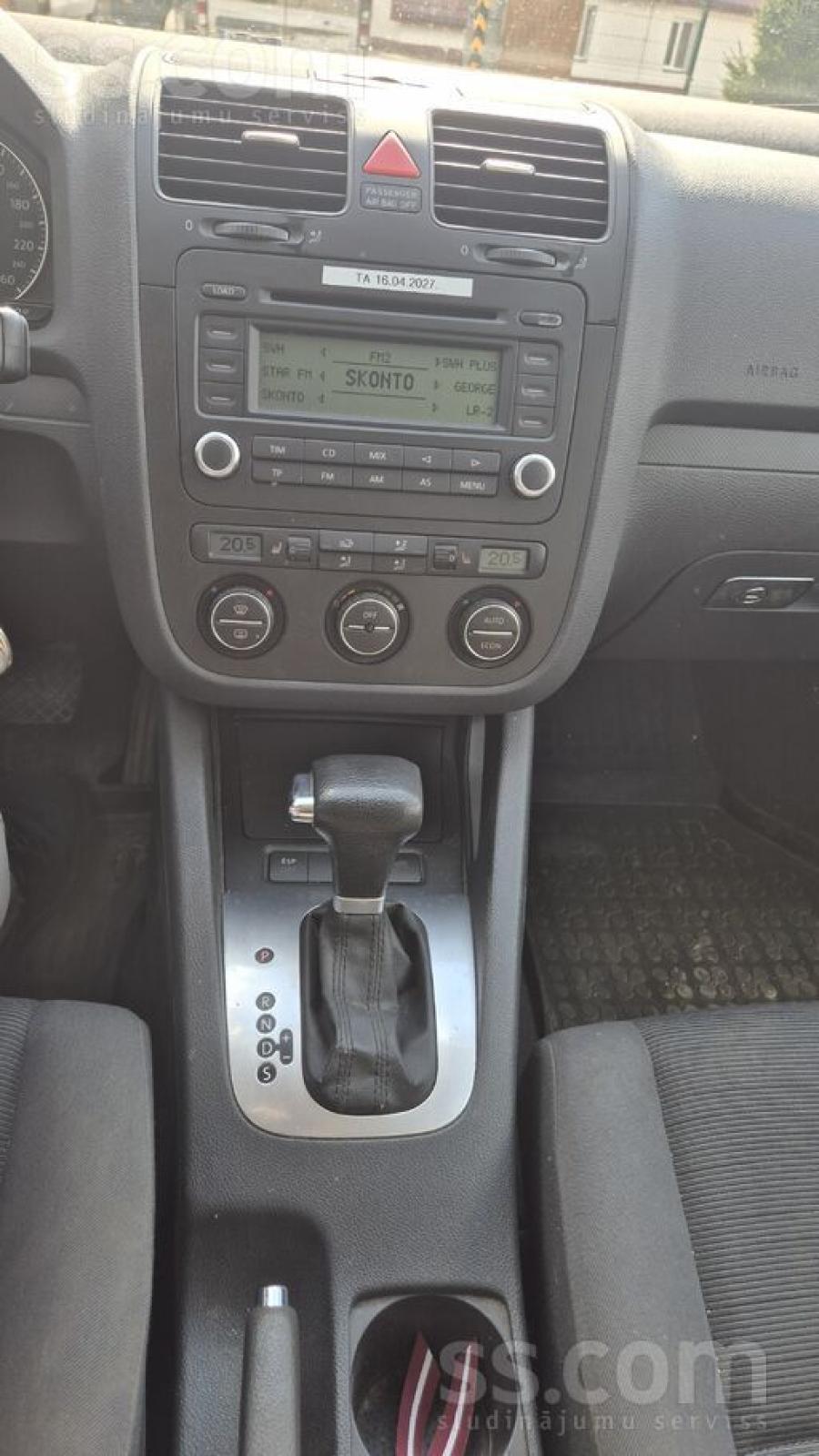 Pelēks Volkswagen Golf 2004 Jelgava, ar dzinēja tilpumu 1.60 L un nobraukumu 313 tūkst. km par 1400 €, foto 7 vietnē AUTOMOTO.COM.LV