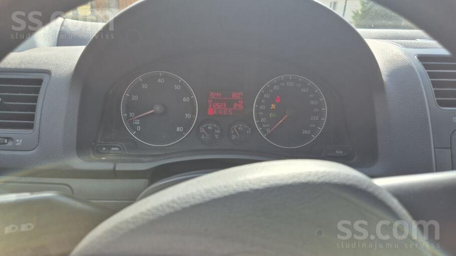 Pelēks Volkswagen Golf 2004 Jelgava, ar dzinēja tilpumu 1.60 L un nobraukumu 313 tūkst. km par 1400 €, foto 8 vietnē AUTOMOTO.COM.LV