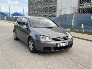 Pelēks Volkswagen Golf 2004 Kauņa, ar dzinēja tilpumu 1.90 L un nobraukumu 380 tūkst. km par 1800 €, foto  vietnē AUTOMOTO.COM.LV