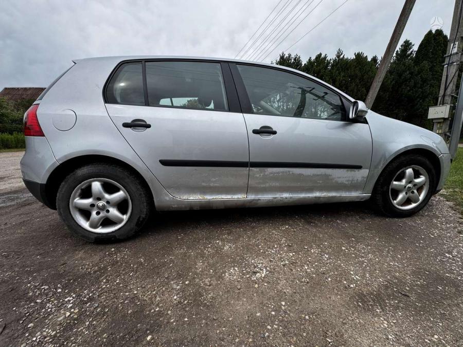 Grey Volkswagen Golf 2004 in Kaunas, with an engine capacity of 1.90 L and mileage of 362 thousand km for 750 €, photo 8 on AUTOMOTO.COM.LV