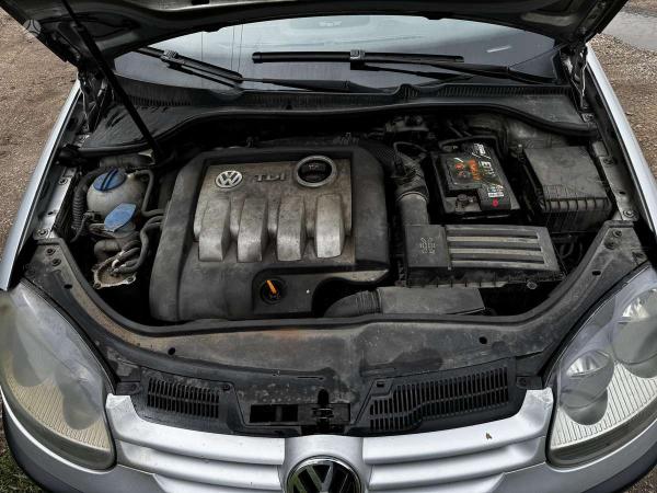 Grey Volkswagen Golf 2004 in Kaunas, with an engine capacity of 1.90 L and mileage of 362 thousand km for 750 €, photo 8 on AUTOMOTO.COM.LV