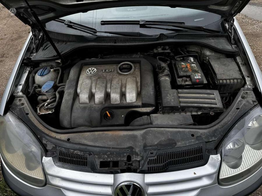 Grey Volkswagen Golf 2004 in Kaunas, with an engine capacity of 1.90 L and mileage of 362 thousand km for 750 €, photo 9 on AUTOMOTO.COM.LV