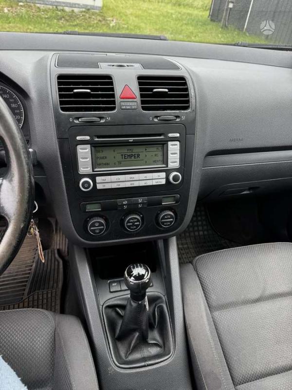 Grey Volkswagen Golf 2004 in Kaunas, with an engine capacity of 1.90 L and mileage of 362 thousand km for 750 €, photo 9 on AUTOMOTO.COM.LV
