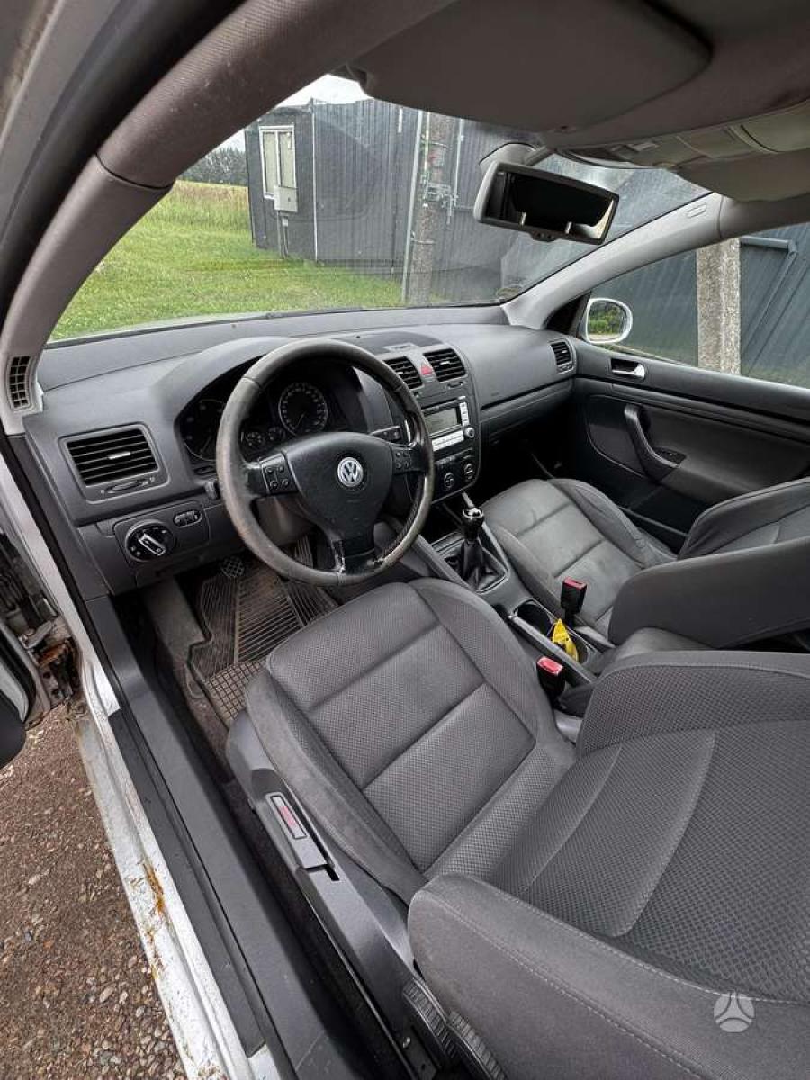 Grey Volkswagen Golf 2004 in Kaunas, with an engine capacity of 1.90 L and mileage of 362 thousand km for 750 €, photo 12 on AUTOMOTO.COM.LV