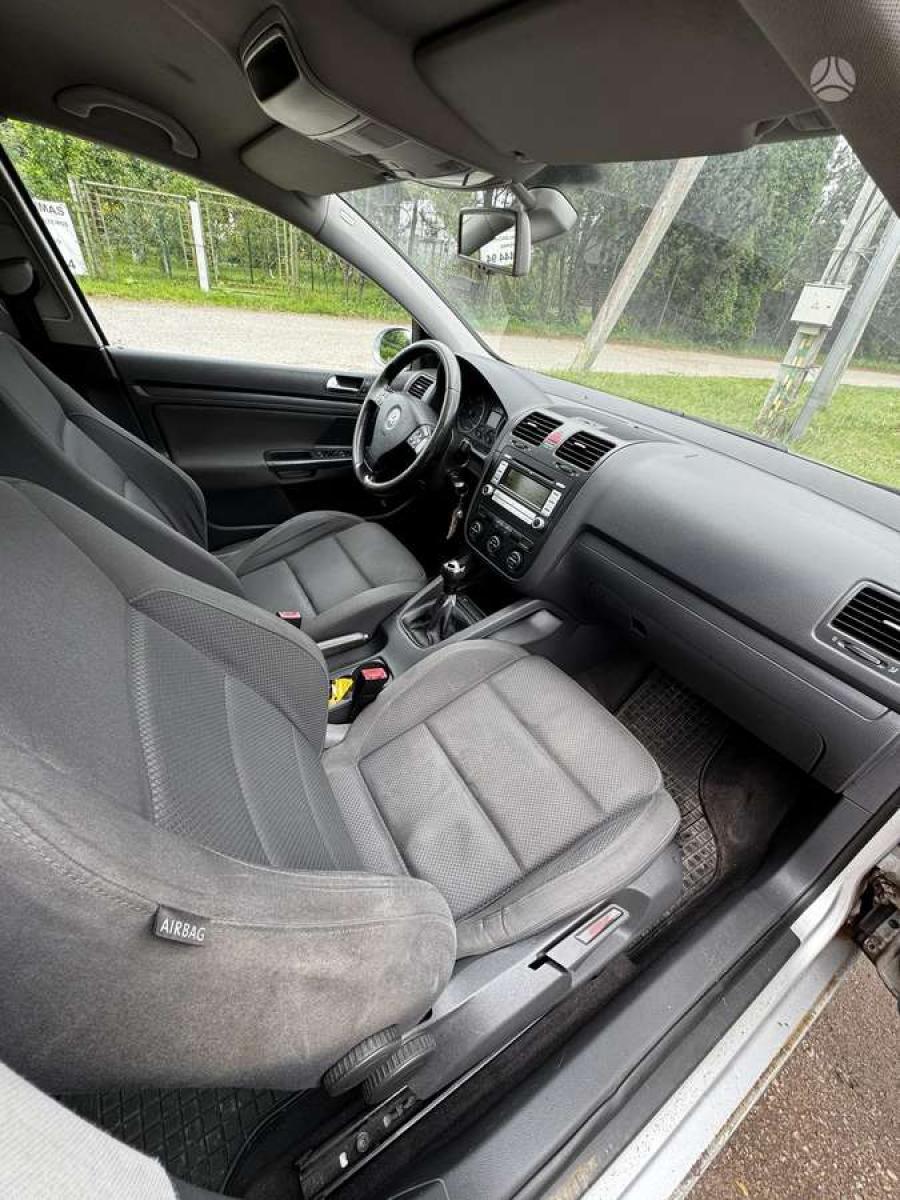 Grey Volkswagen Golf 2004 in Kaunas, with an engine capacity of 1.90 L and mileage of 362 thousand km for 750 €, photo 13 on AUTOMOTO.COM.LV