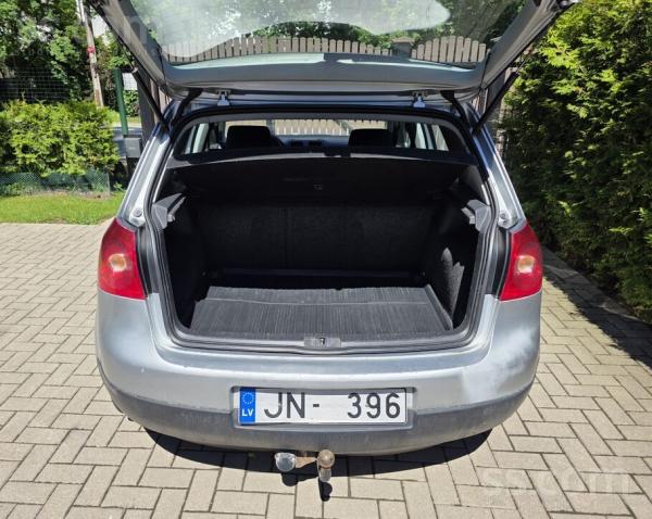 Pelēks Volkswagen Golf 2004 Rīga, ar dzinēja tilpumu 1.90 L un nobraukumu 375 tūkst. km par 1500 €, foto 5 vietnē AUTOMOTO.COM.LV