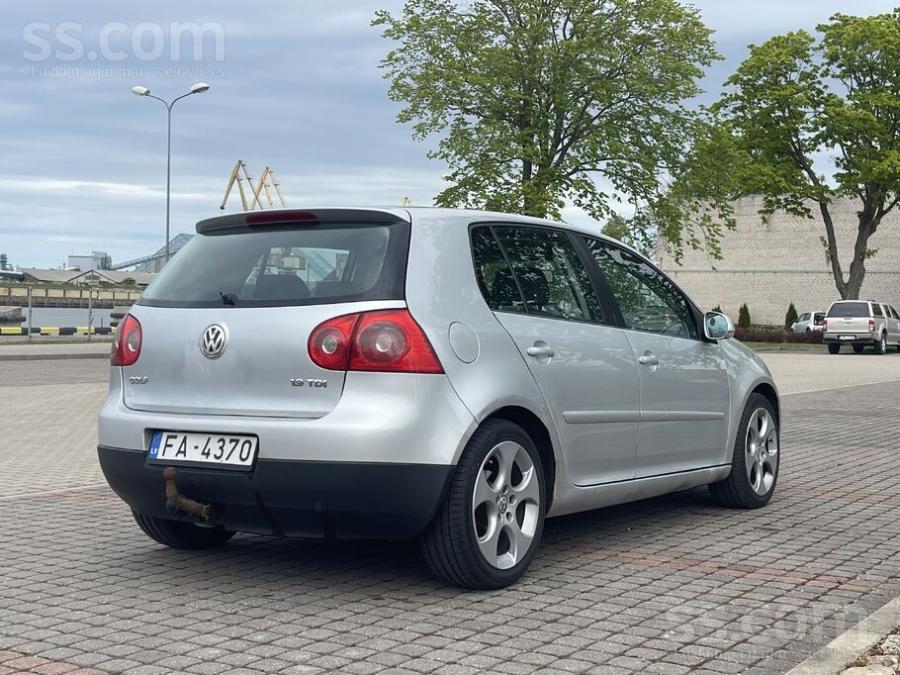 Pelēks Volkswagen Golf 2004 Rīga, ar dzinēja tilpumu 1.90 L un nobraukumu 500 tūkst. km par 1700 €, foto 5 vietnē AUTOMOTO.COM.LV