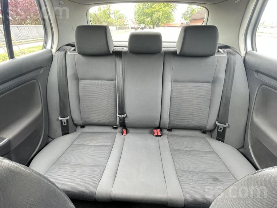 Pelēks Volkswagen Golf 2004 Rīga, ar dzinēja tilpumu 1.90 L un nobraukumu 500 tūkst. km par 1700 €, foto 10 vietnē AUTOMOTO.COM.LV