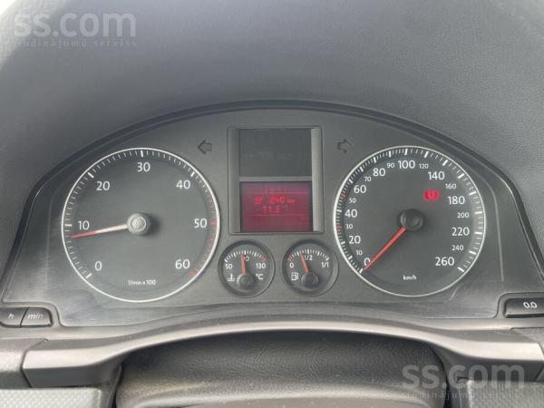 Grey Volkswagen Golf 2004 in Riga, with an engine capacity of 1.90 L and mileage of 500 thousand km for 1700 €, photo 10 on AUTOMOTO.COM.LV