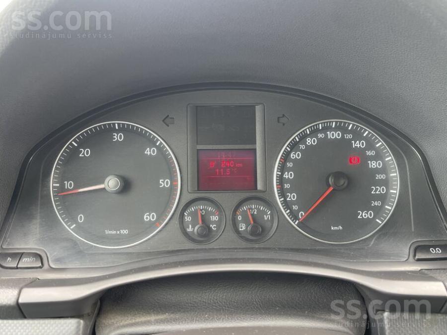 Pelēks Volkswagen Golf 2004 Rīga, ar dzinēja tilpumu 1.90 L un nobraukumu 500 tūkst. km par 1700 €, foto 11 vietnē AUTOMOTO.COM.LV