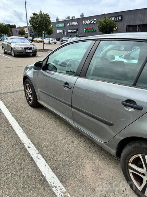 Pelēks Volkswagen Golf 2004 Rīga, ar dzinēja tilpumu 1.40 L un nobraukumu 231 tūkst. km par 1800 €, foto 3 vietnē AUTOMOTO.COM.LV