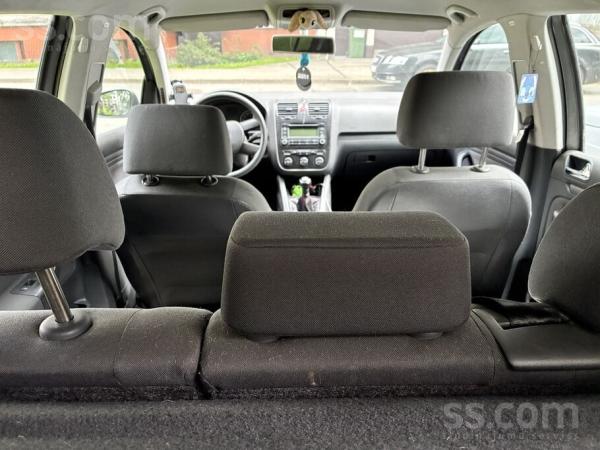 Pelēks Volkswagen Golf 2004 Rīga, ar dzinēja tilpumu 1.40 L un nobraukumu 231 tūkst. km par 1800 €, foto 6 vietnē AUTOMOTO.COM.LV