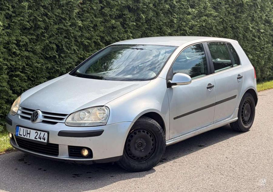 Pelēks Volkswagen Golf 2004 Viļņa, ar dzinēja tilpumu 1.90 L un nobraukumu 360 tūkst. km par 950 €, foto 1 vietnē AUTOMOTO.COM.LV